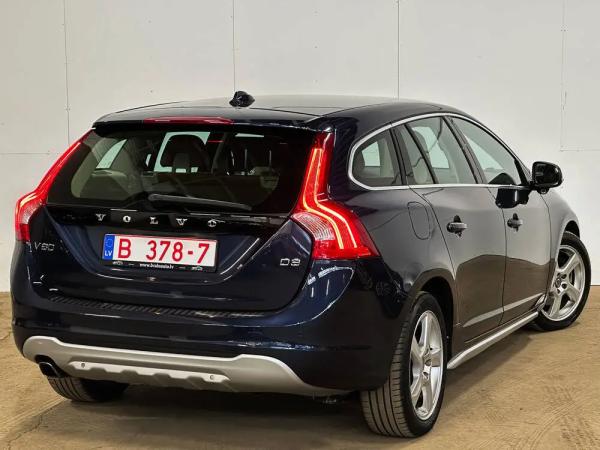Zils Volvo V60 2011 Jūrmala, ar dzinēja tilpumu 2.00 L un nobraukumu 285 tūkst. km par 7490 €, foto 10 vietnē AUTOMOTO.COM.LV