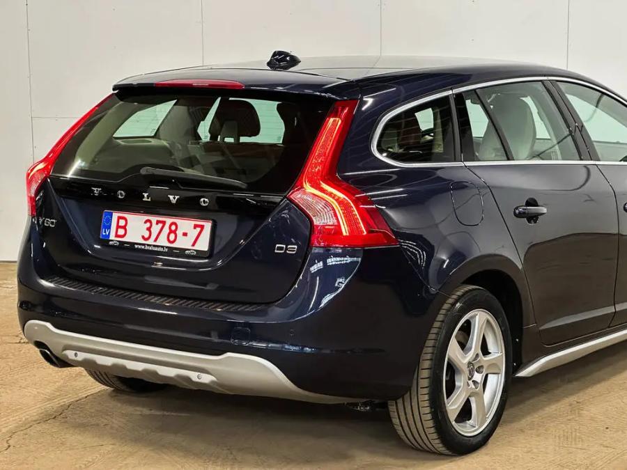Blue Volvo V60 2011 in Jurmala, with an engine capacity of 2.00 L and mileage of 285 thousand km for 7490 €, photo 12 on AUTOMOTO.COM.LV