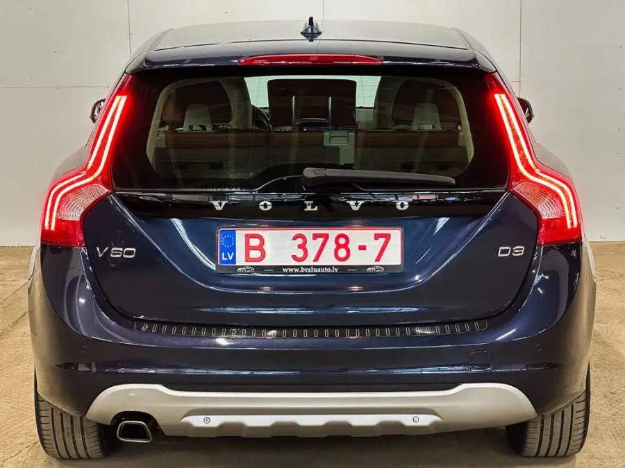 Blue Volvo V60 2011 in Jurmala, with an engine capacity of 2.00 L and mileage of 285 thousand km for 7490 €, photo 13 on AUTOMOTO.COM.LV