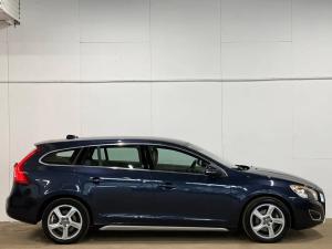 Blue Volvo V60 2011 in Jurmala, with an engine capacity of 2.00 L and mileage of 285 thousand km for 7490 €, photo 14 on AUTOMOTO.COM.LV
