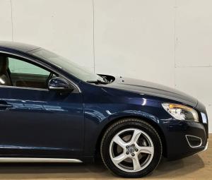 Blue Volvo V60 2011 in Jurmala, with an engine capacity of 2.00 L and mileage of 285 thousand km for 7490 €, photo 16 on AUTOMOTO.COM.LV