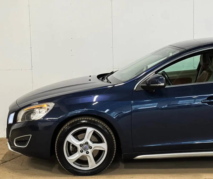 Blue Volvo V60 2011 in Jurmala, with an engine capacity of 2.00 L and mileage of 285 thousand km for 7490 €, photo 18 on AUTOMOTO.COM.LV