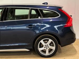 Blue Volvo V60 2011 in Jurmala, with an engine capacity of 2.00 L and mileage of 285 thousand km for 7490 €, photo 19 on AUTOMOTO.COM.LV