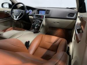 Blue Volvo V60 2011 in Jurmala, with an engine capacity of 2.00 L and mileage of 285 thousand km for 7490 €, photo 26 on AUTOMOTO.COM.LV