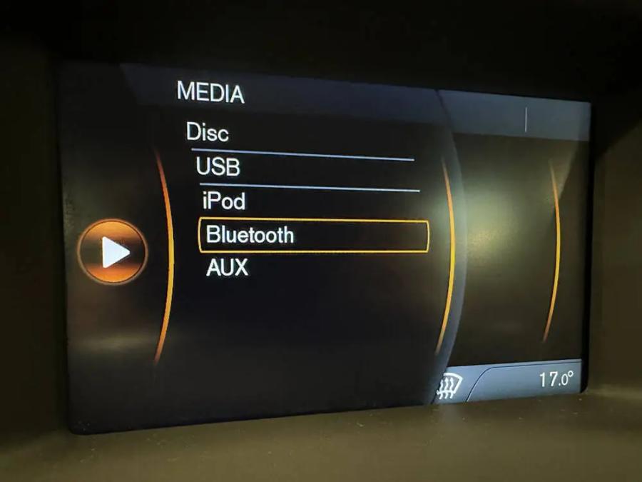Blue Volvo V60 2011 in Jurmala, with an engine capacity of 2.00 L and mileage of 285 thousand km for 7490 €, photo 37 on AUTOMOTO.COM.LV