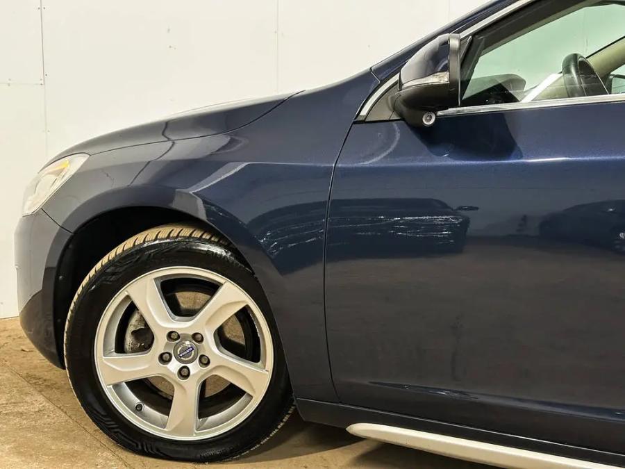 Blue Volvo V60 2011 in Jurmala, with an engine capacity of 2.00 L and mileage of 285 thousand km for 7490 €, photo 43 on AUTOMOTO.COM.LV