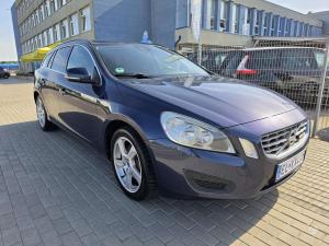 Zils Volvo V60 2011 Kauņa, ar dzinēja tilpumu 2.40 L un nobraukumu 287 tūkst. km par 5770 €, foto  vietnē AUTOMOTO.COM.LV