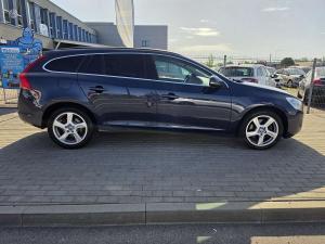 Zils Volvo V60 2011 Kauņa, ar dzinēja tilpumu 2.40 L un nobraukumu 287 tūkst. km par 5770 €, foto 5 vietnē AUTOMOTO.COM.LV