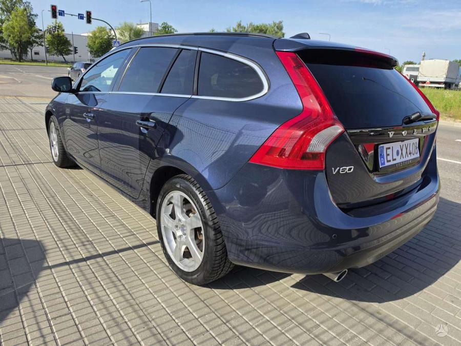 Zils Volvo V60 2011 Kauņa, ar dzinēja tilpumu 2.40 L un nobraukumu 287 tūkst. km par 5770 €, foto 7 vietnē AUTOMOTO.COM.LV
