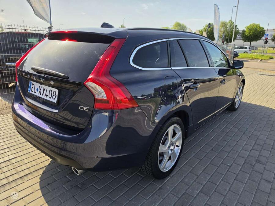 Zils Volvo V60 2011 Kauņa, ar dzinēja tilpumu 2.40 L un nobraukumu 287 tūkst. km par 5770 €, foto 8 vietnē AUTOMOTO.COM.LV