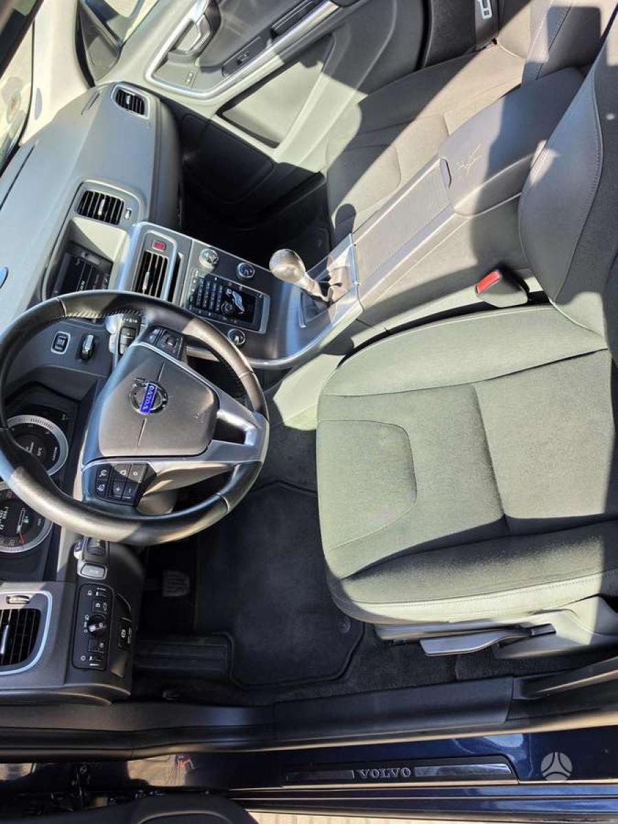 Zils Volvo V60 2011 Kauņa, ar dzinēja tilpumu 2.40 L un nobraukumu 287 tūkst. km par 5770 €, foto 10 vietnē AUTOMOTO.COM.LV