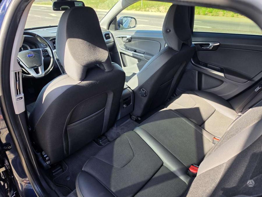 Zils Volvo V60 2011 Kauņa, ar dzinēja tilpumu 2.40 L un nobraukumu 287 tūkst. km par 5770 €, foto 16 vietnē AUTOMOTO.COM.LV
