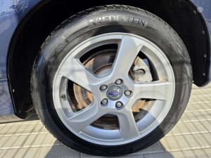 Zils Volvo V60 2011 Kauņa, ar dzinēja tilpumu 2.40 L un nobraukumu 287 tūkst. km par 5770 €, foto 24 vietnē AUTOMOTO.COM.LV