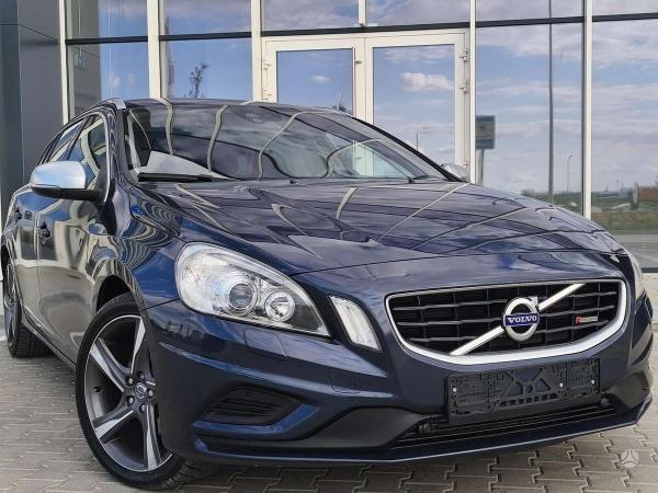 Zils Volvo V60 2011 Viļņa, ar dzinēja tilpumu 2.00 L un nobraukumu 350 tūkst. km par 6250 €, foto 2 vietnē AUTOMOTO.COM.LV