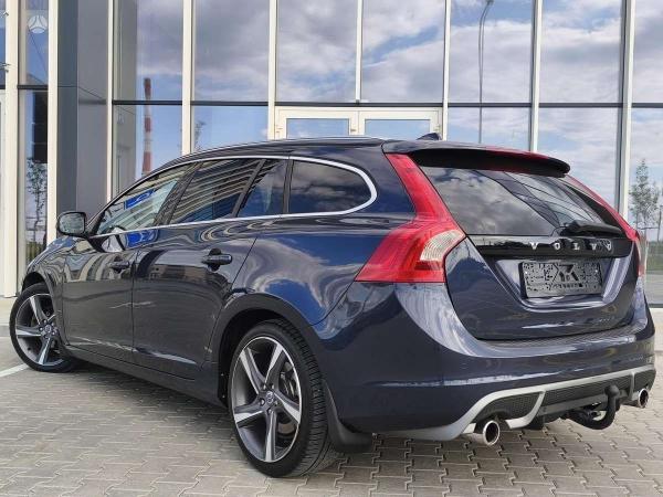 Zils Volvo V60 2011 Viļņa, ar dzinēja tilpumu 2.00 L un nobraukumu 350 tūkst. km par 6250 €, foto 5 vietnē AUTOMOTO.COM.LV