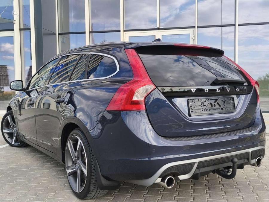 Zils Volvo V60 2011 Viļņa, ar dzinēja tilpumu 2.00 L un nobraukumu 350 tūkst. km par 6250 €, foto 7 vietnē AUTOMOTO.COM.LV