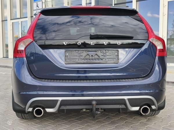 Zils Volvo V60 2011 Viļņa, ar dzinēja tilpumu 2.00 L un nobraukumu 350 tūkst. km par 6250 €, foto 7 vietnē AUTOMOTO.COM.LV
