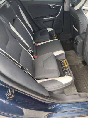 Zils Volvo V60 2011 Viļņa, ar dzinēja tilpumu 2.00 L un nobraukumu 350 tūkst. km par 6250 €, foto 10 vietnē AUTOMOTO.COM.LV