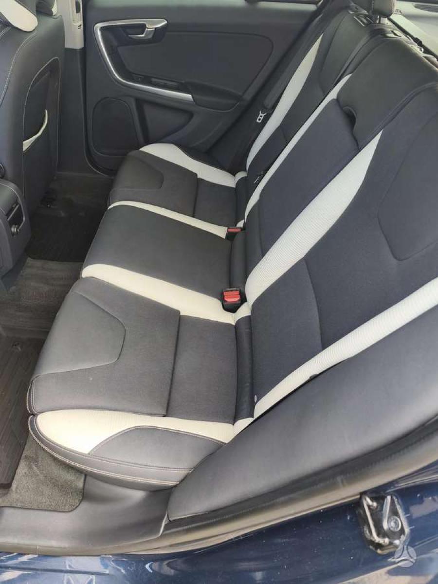 Zils Volvo V60 2011 Viļņa, ar dzinēja tilpumu 2.00 L un nobraukumu 350 tūkst. km par 6250 €, foto 12 vietnē AUTOMOTO.COM.LV