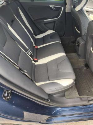 Zils Volvo V60 2011 Viļņa, ar dzinēja tilpumu 2.00 L un nobraukumu 350 tūkst. km par 6250 €, foto 13 vietnē AUTOMOTO.COM.LV