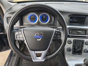 Zils Volvo V60 2011 Viļņa, ar dzinēja tilpumu 2.00 L un nobraukumu 350 tūkst. km par 6250 €, foto 19 vietnē AUTOMOTO.COM.LV