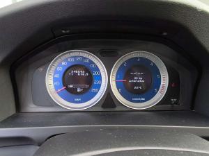 Zils Volvo V60 2011 Viļņa, ar dzinēja tilpumu 2.00 L un nobraukumu 350 tūkst. km par 6250 €, foto 21 vietnē AUTOMOTO.COM.LV