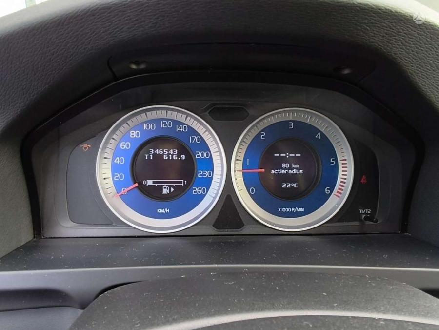 Zils Volvo V60 2011 Viļņa, ar dzinēja tilpumu 2.00 L un nobraukumu 350 tūkst. km par 6250 €, foto 21 vietnē AUTOMOTO.COM.LV
