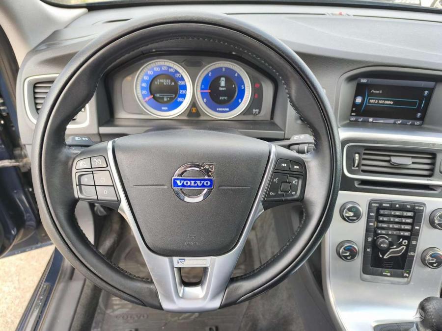 Zils Volvo V60 2011 Viļņa, ar dzinēja tilpumu 2.00 L un nobraukumu 350 tūkst. km par 6250 €, foto 22 vietnē AUTOMOTO.COM.LV