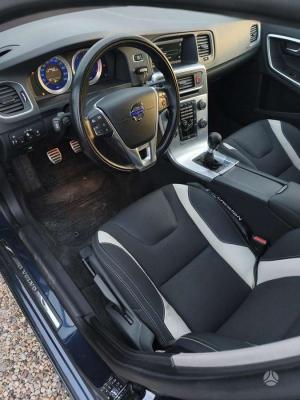 Zils Volvo V60 2011 Viļņa, ar dzinēja tilpumu 2.00 L un nobraukumu 350 tūkst. km par 6250 €, foto 29 vietnē AUTOMOTO.COM.LV
