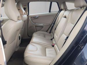 Zils Volvo V60 2011 Viļņa, ar dzinēja tilpumu 2.40 L un nobraukumu 213 tūkst. km par 6999 €, foto 12 vietnē AUTOMOTO.COM.LV
