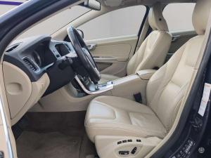 Zils Volvo V60 2011 Viļņa, ar dzinēja tilpumu 2.40 L un nobraukumu 213 tūkst. km par 6999 €, foto 15 vietnē AUTOMOTO.COM.LV
