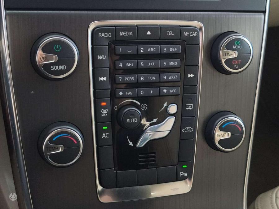 Zils Volvo V60 2011 Viļņa, ar dzinēja tilpumu 2.40 L un nobraukumu 213 tūkst. km par 6999 €, foto 17 vietnē AUTOMOTO.COM.LV
