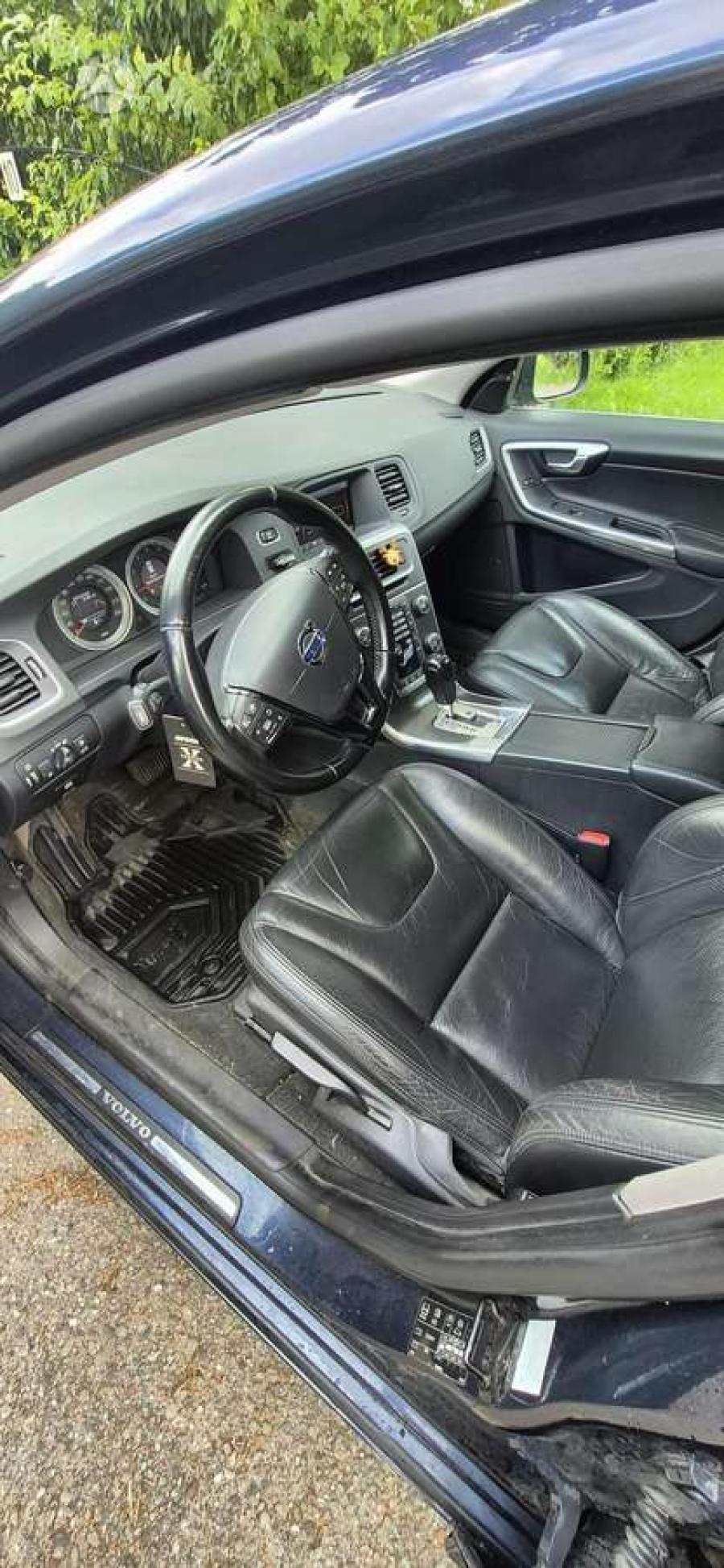 Blue Volvo V60 2011 in Klaipeda, with an engine capacity of 1.60 L and mileage of 270 thousand km for 5000 €, photo 10 on AUTOMOTO.COM.LV