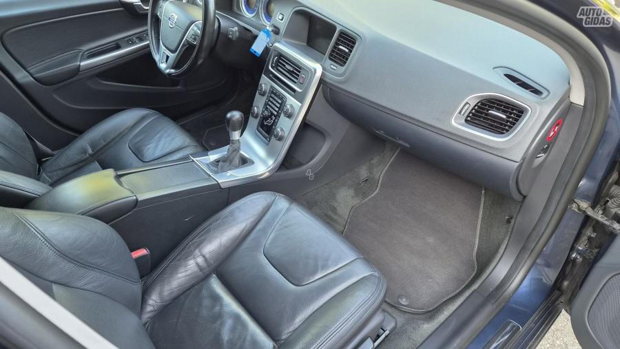Zils Volvo V60 2011 Kauņa, ar dzinēja tilpumu 2.00 L un nobraukumu 335 tūkst. km par 4850 €, foto 15 vietnē AUTOMOTO.COM.LV