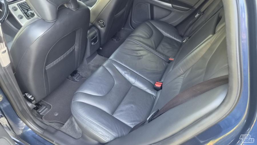 Zils Volvo V60 2011 Kauņa, ar dzinēja tilpumu 2.00 L un nobraukumu 335 tūkst. km par 4850 €, foto 17 vietnē AUTOMOTO.COM.LV