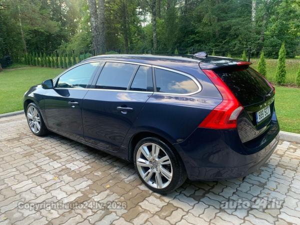 Blue Volvo V60 2011 in Tartu, with an engine capacity of 2.00 L and mileage of 247 thousand km for 5990 €, photo 4 on AUTOMOTO.COM.LV