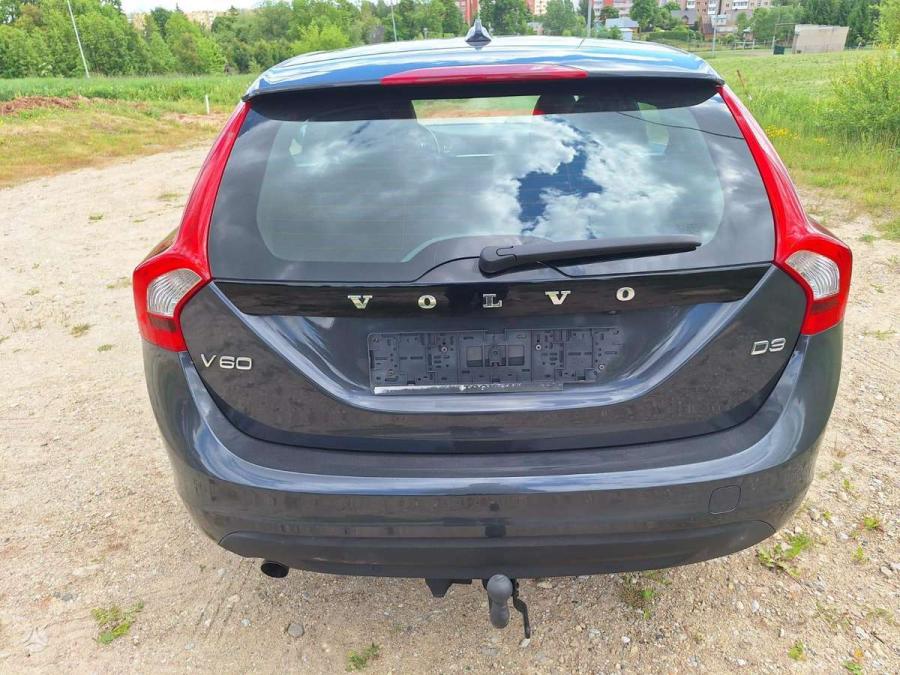 Blue Volvo V60 2011 in Pasvalys, with an engine capacity of 1.98 L and mileage of 280 thousand km for 4450 €, photo 3 on AUTOMOTO.COM.LV