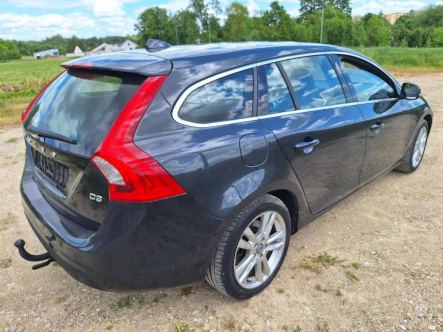 Blue Volvo V60 2011 in Pasvalys, with an engine capacity of 1.98 L and mileage of 280 thousand km for 4450 €, photo 7 on AUTOMOTO.COM.LV