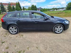Blue Volvo V60 2011 in Pasvalys, with an engine capacity of 1.98 L and mileage of 280 thousand km for 4450 €, photo 8 on AUTOMOTO.COM.LV