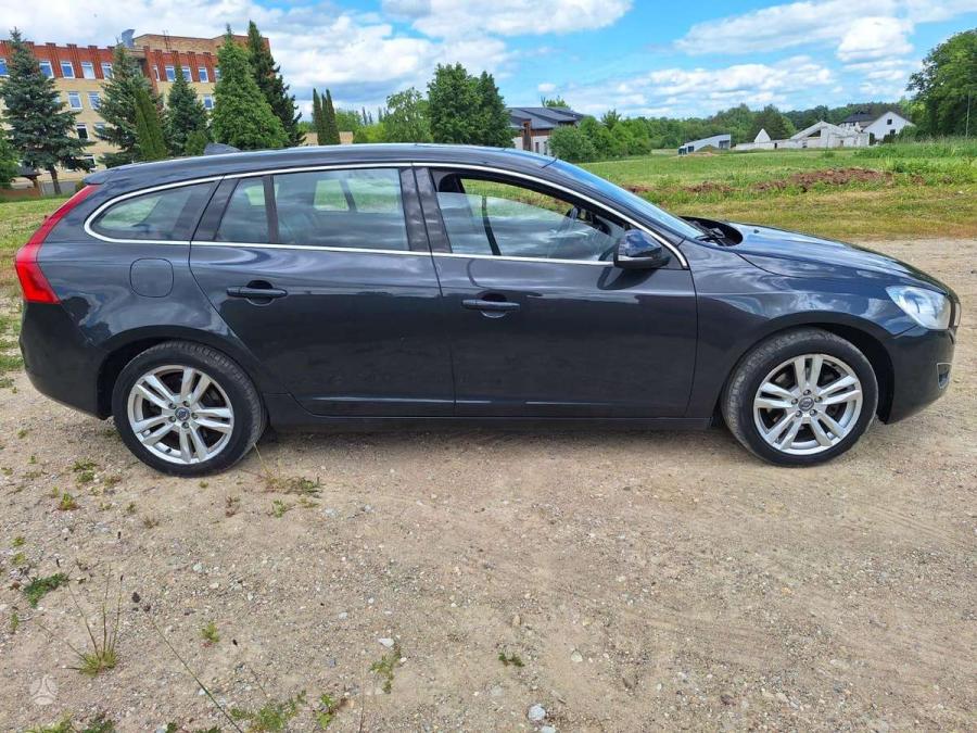 Blue Volvo V60 2011 in Pasvalys, with an engine capacity of 1.98 L and mileage of 280 thousand km for 4450 €, photo 8 on AUTOMOTO.COM.LV