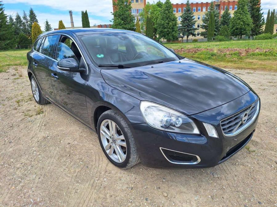 Blue Volvo V60 2011 in Pasvalys, with an engine capacity of 1.98 L and mileage of 280 thousand km for 4450 €, photo 9 on AUTOMOTO.COM.LV