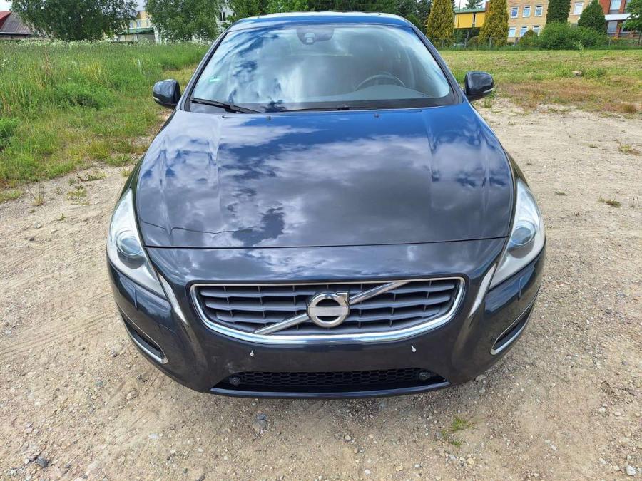 Blue Volvo V60 2011 in Pasvalys, with an engine capacity of 1.98 L and mileage of 280 thousand km for 4450 €, photo 10 on AUTOMOTO.COM.LV
