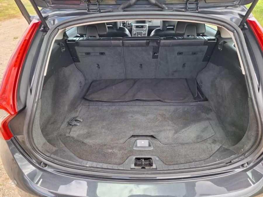Blue Volvo V60 2011 in Pasvalys, with an engine capacity of 1.98 L and mileage of 280 thousand km for 4450 €, photo 14 on AUTOMOTO.COM.LV