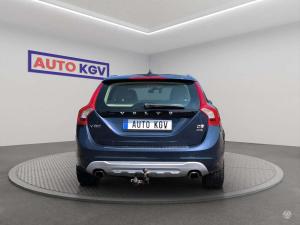 Blue Volvo V60 2011 in Vilnius, with an engine capacity of 2.40 L and mileage of 213 thousand km for 6499 €, photo 5 on AUTOMOTO.COM.LV