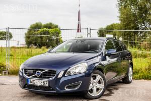 Blue Volvo V60 2011 in Riga, with an engine capacity of 2.40 L and mileage of 330 thousand km for 6590 €, photo  on AUTOMOTO.COM.LV