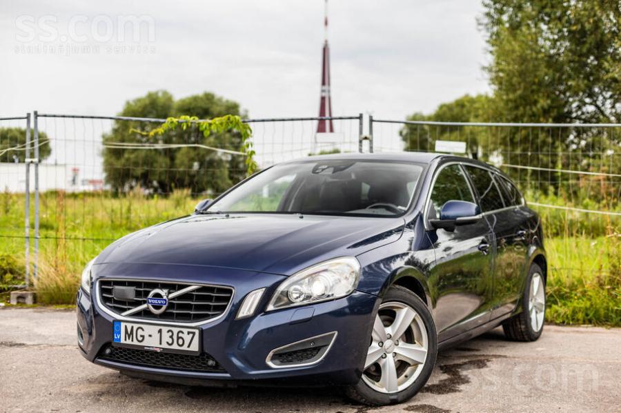 Zils Volvo V60 2011 Rīga, ar dzinēja tilpumu 2.40 L un nobraukumu 330 tūkst. km par 6590 €, foto 1 vietnē AUTOMOTO.COM.LV