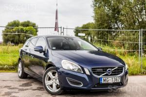 Zils Volvo V60 2011 Rīga, ar dzinēja tilpumu 2.40 L un nobraukumu 330 tūkst. km par 6590 €, foto 3 vietnē AUTOMOTO.COM.LV