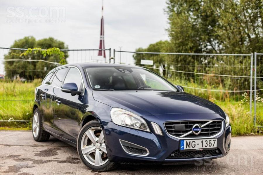 Zils Volvo V60 2011 Rīga, ar dzinēja tilpumu 2.40 L un nobraukumu 330 tūkst. km par 6590 €, foto 3 vietnē AUTOMOTO.COM.LV