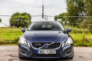 Zils Volvo V60 2011 Rīga, ar dzinēja tilpumu 2.40 L un nobraukumu 330 tūkst. km par 6590 €, foto 4 vietnē AUTOMOTO.COM.LV