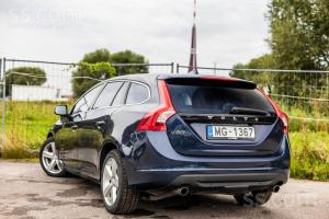 Zils Volvo V60 2011 Rīga, ar dzinēja tilpumu 2.40 L un nobraukumu 330 tūkst. km par 6590 €, foto 7 vietnē AUTOMOTO.COM.LV